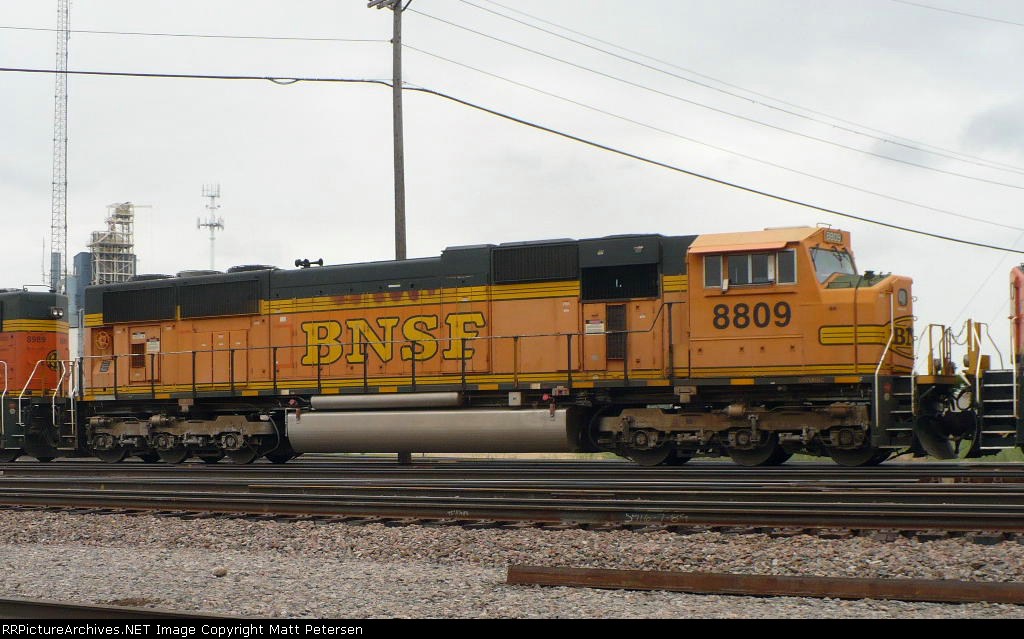 BNSF 8809